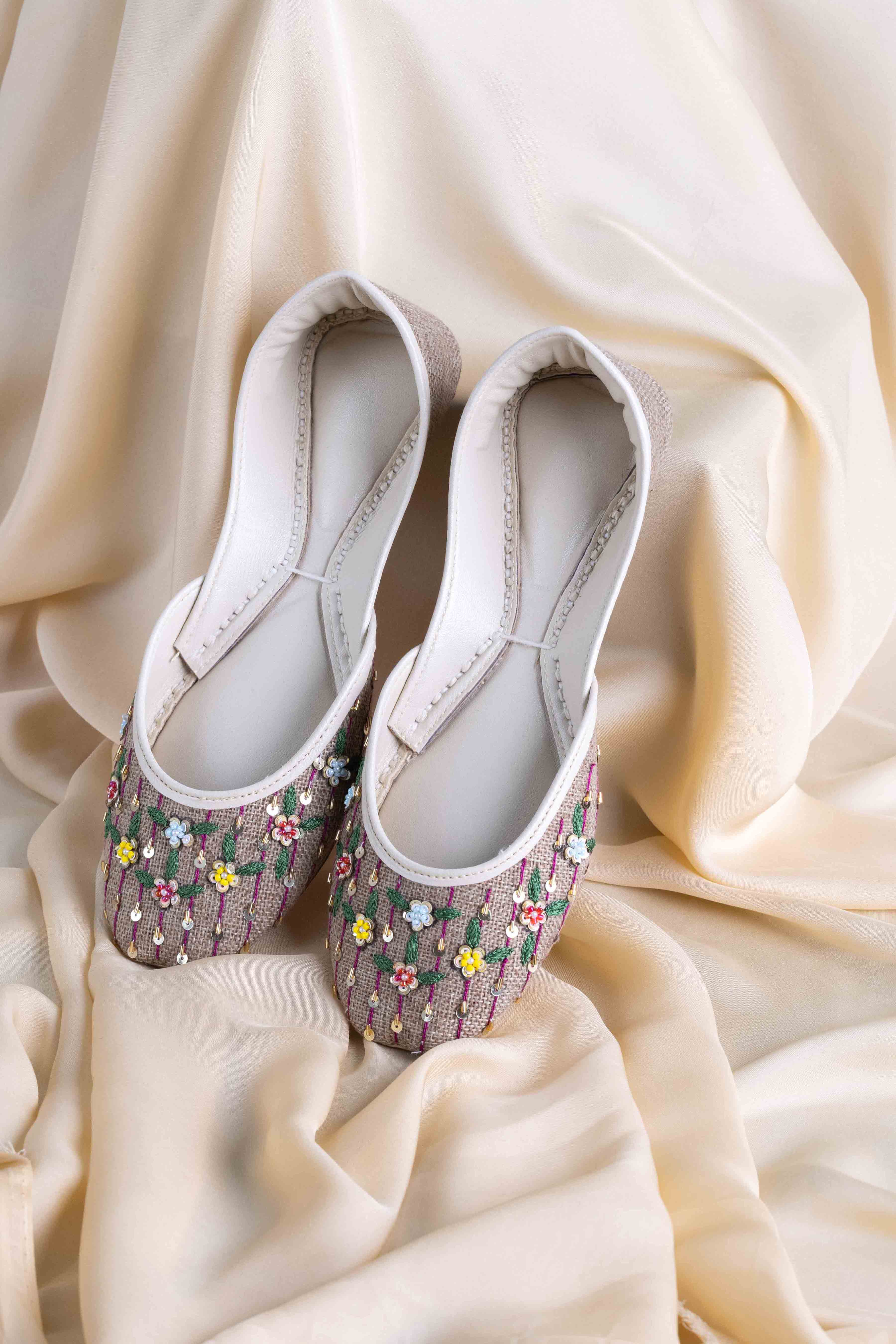 Ladies Khusa Photography – HOOP STUDIOS