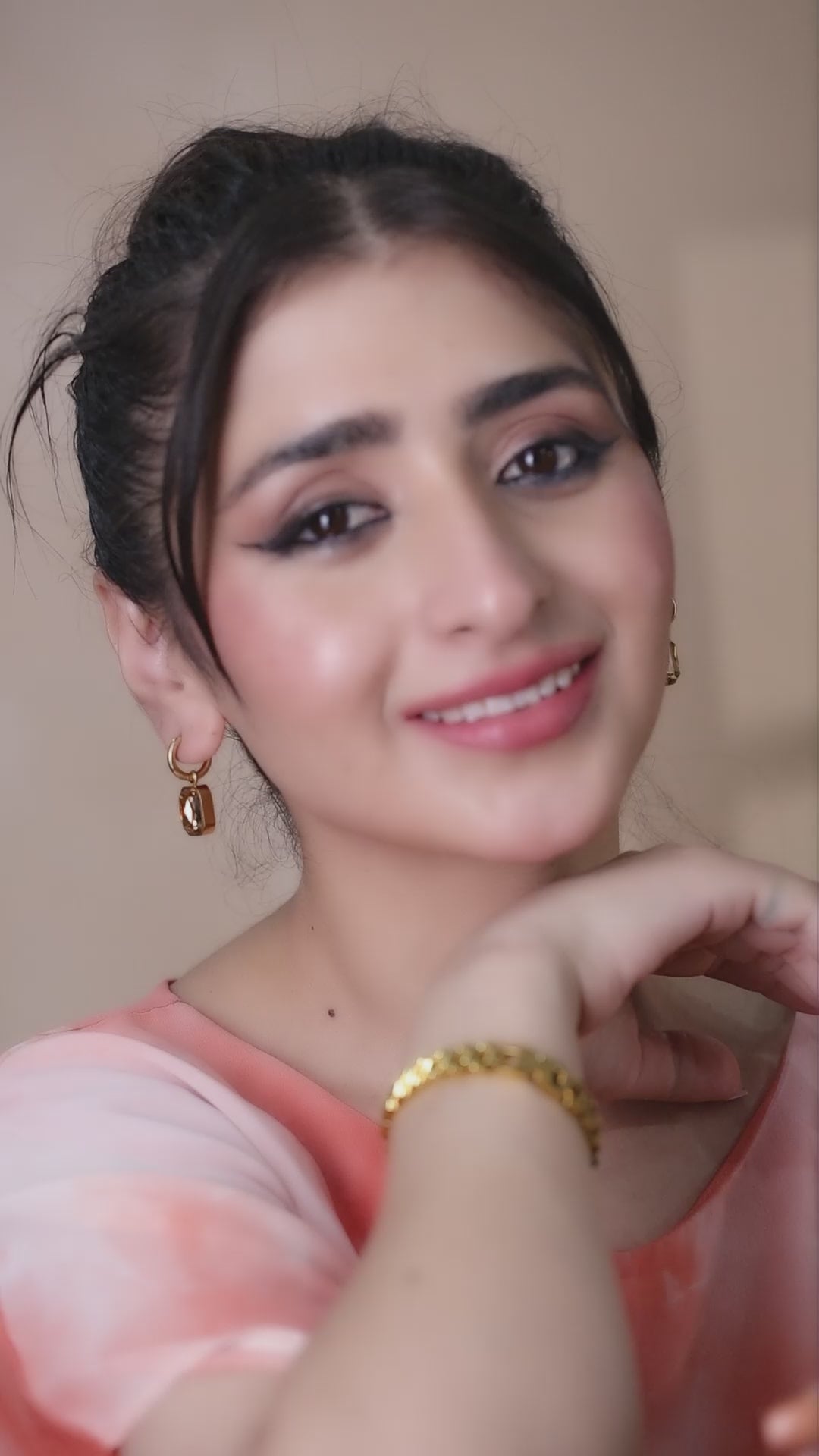 Jewelry Video with Female Model – HOOP STUDIOS